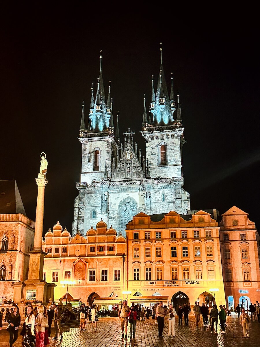 21 Magical Things to Do in Prague at Night + Photo Tips