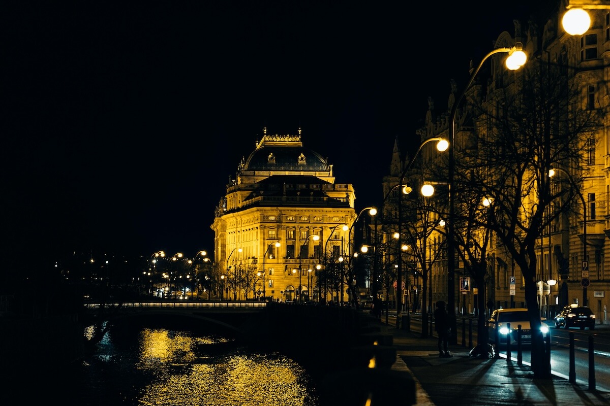 21 Magical Things to Do in Prague at Night + Photo Tips